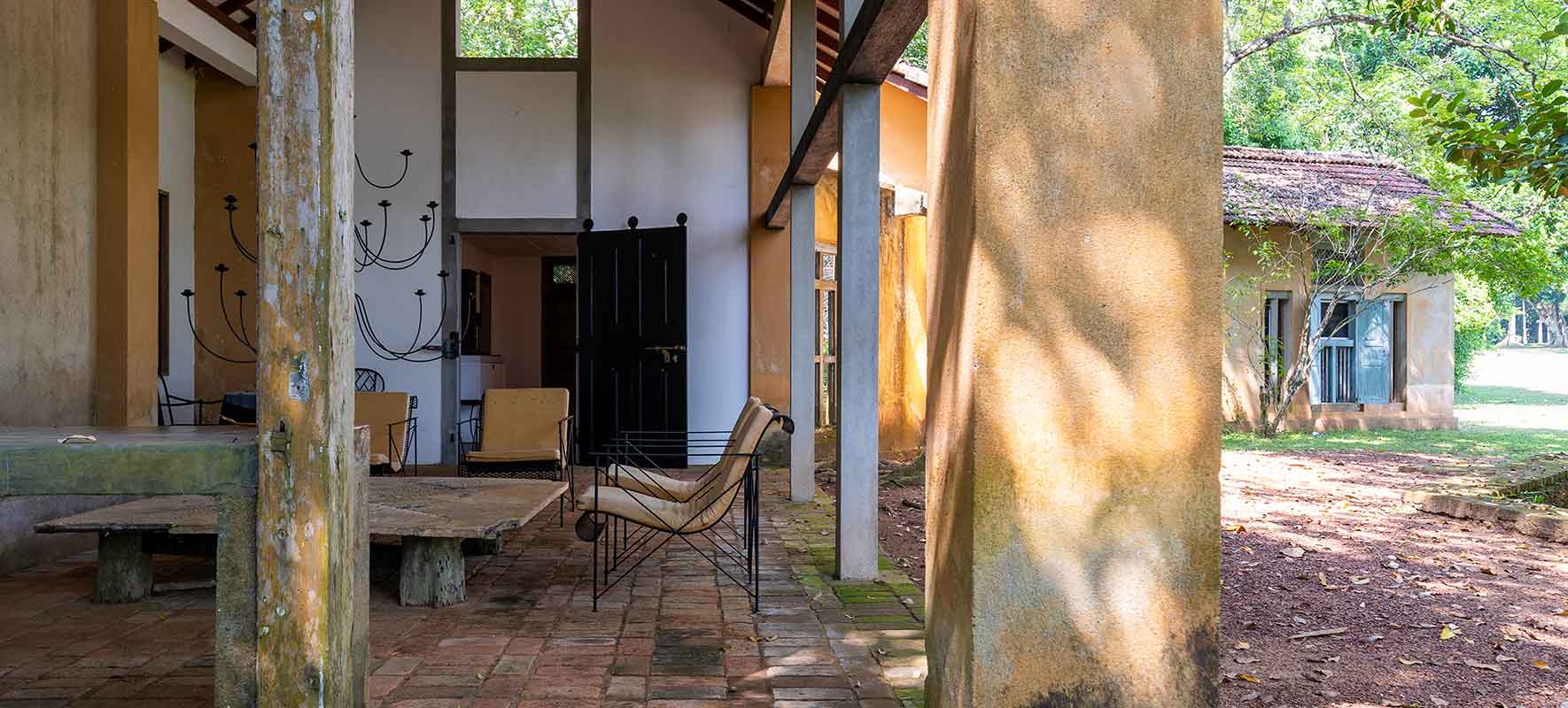 Cinnamon Hill 1 Room | Luxury Stay in Bentota | Lunuganga
